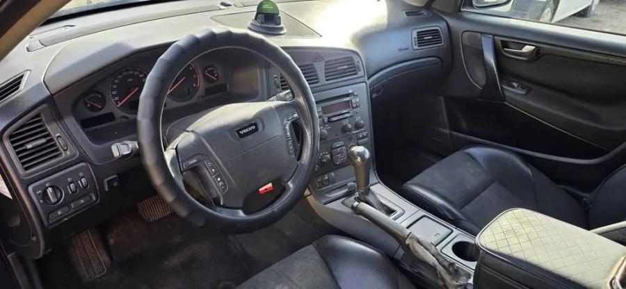 Pelēks Volvo V70 2001 Valmiera, ar dzinēja tilpumu 2.40 L un nobraukumu 386 tūkst. km par 1250 €, foto 9 vietnē AUTOMOTO.COM.LV