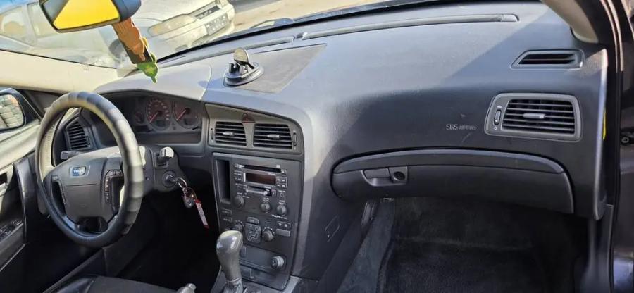 Pelēks Volvo V70 2001 Valmiera, ar dzinēja tilpumu 2.40 L un nobraukumu 386 tūkst. km par 1250 €, foto 10 vietnē AUTOMOTO.COM.LV