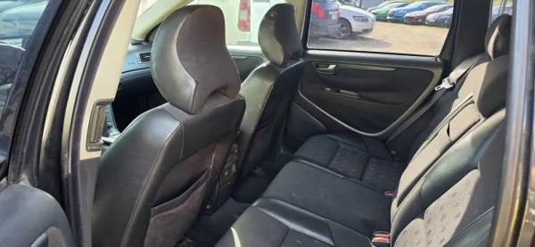 Pelēks Volvo V70 2001 Valmiera, ar dzinēja tilpumu 2.40 L un nobraukumu 386 tūkst. km par 1250 €, foto 10 vietnē AUTOMOTO.COM.LV