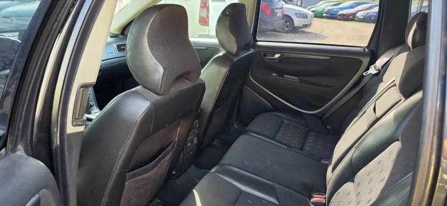 Pelēks Volvo V70 2001 Valmiera, ar dzinēja tilpumu 2.40 L un nobraukumu 386 tūkst. km par 1250 €, foto 11 vietnē AUTOMOTO.COM.LV