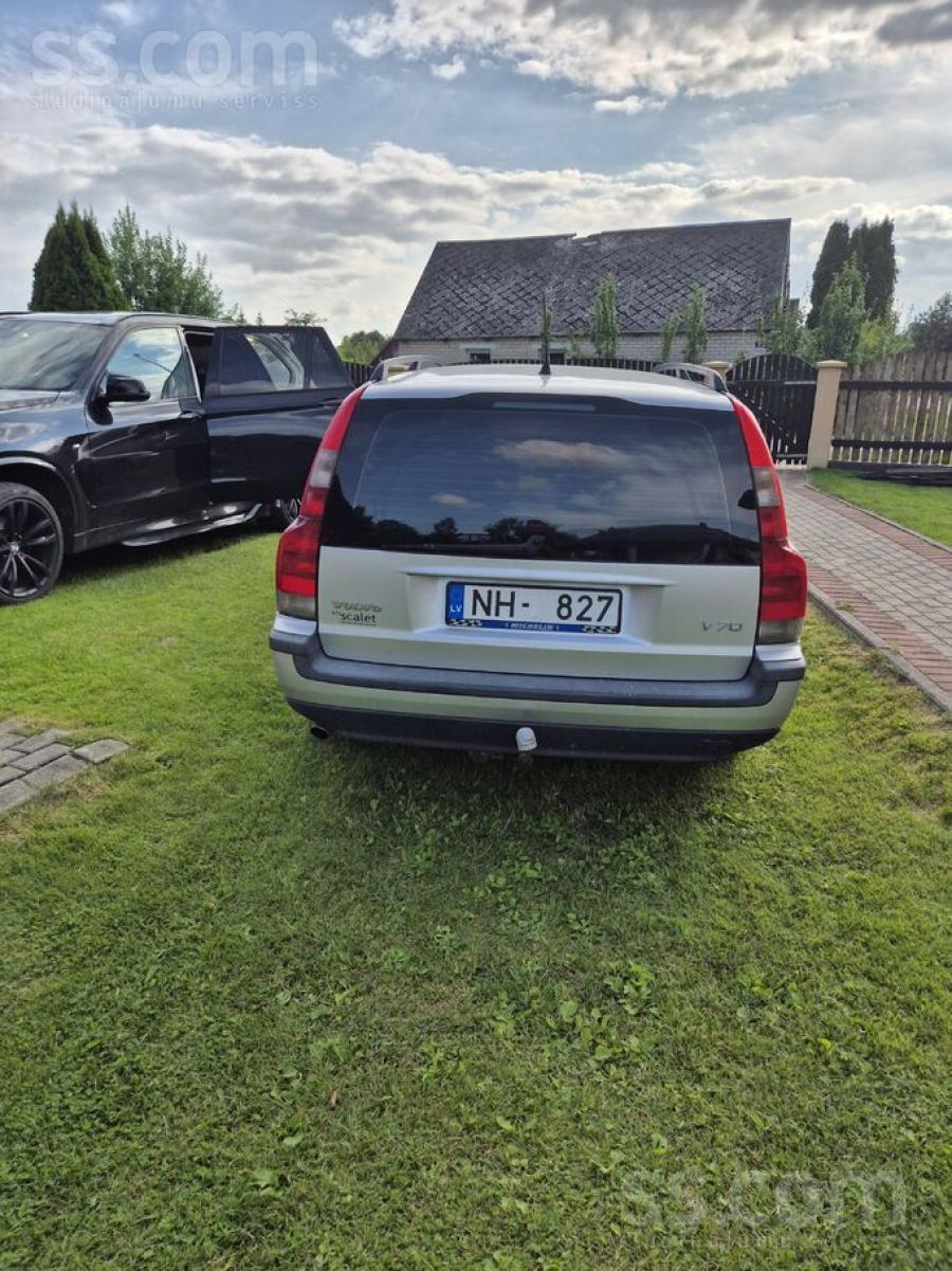 Pelēks Volvo V70 2001 Jēkabpils, ar dzinēja tilpumu 2.50 L un nobraukumu 439 tūkst. km par 1200 €, foto 4 vietnē AUTOMOTO.COM.LV