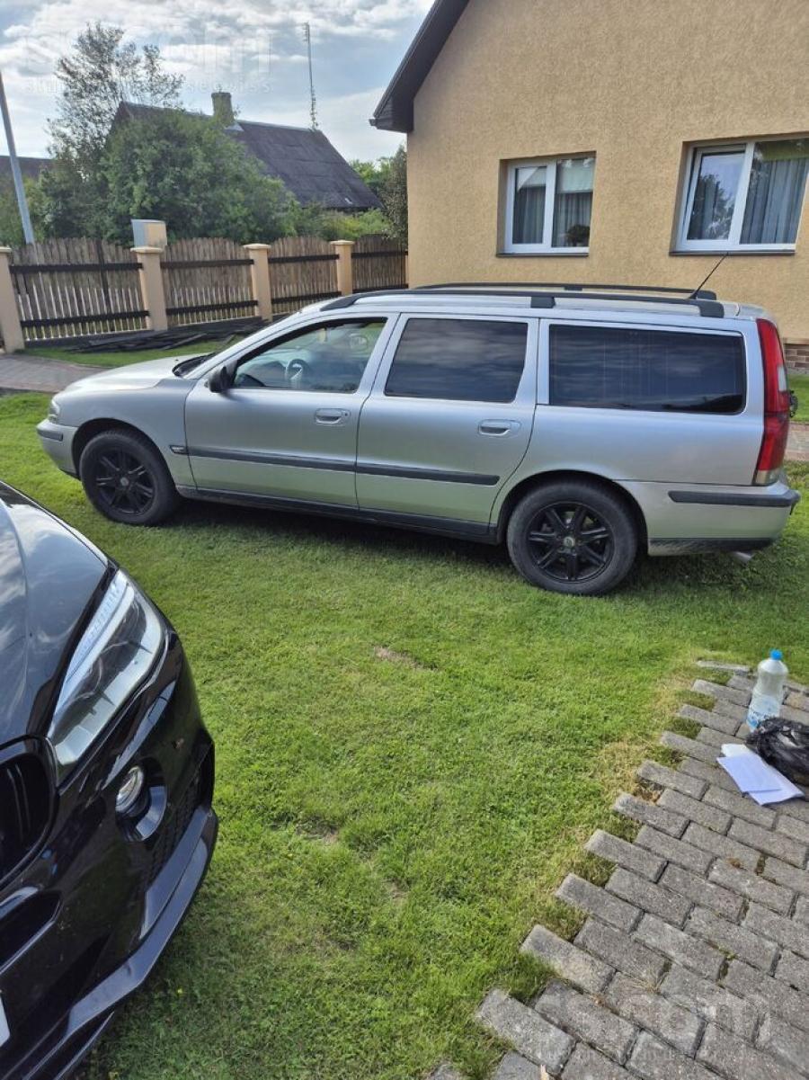 Pelēks Volvo V70 2001 Jēkabpils, ar dzinēja tilpumu 2.50 L un nobraukumu 439 tūkst. km par 1200 €, foto 5 vietnē AUTOMOTO.COM.LV