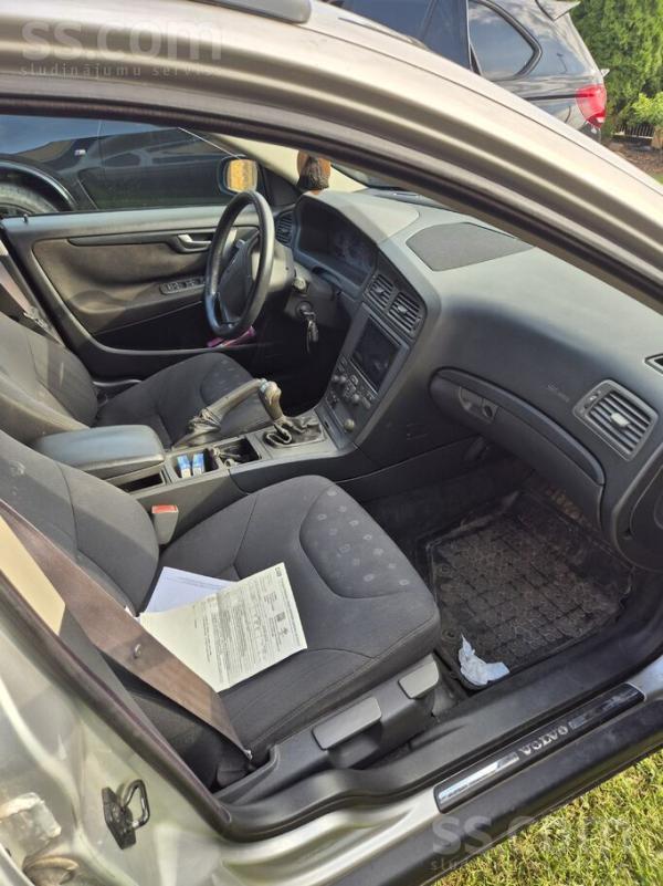 Grey Volvo V70 2001 in Jekabpils, with an engine capacity of 2.50 L and mileage of 439 thousand km for 1200 €, photo 5 on AUTOMOTO.COM.LV