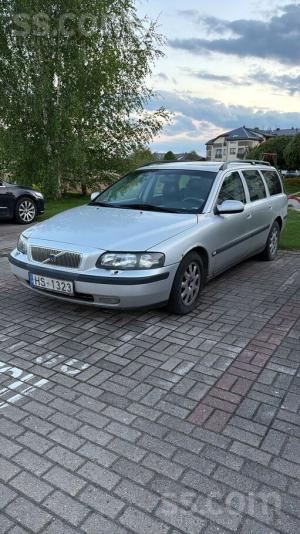 Grey Volvo V70 2001 in Riga, with an engine capacity of 2.40 L and mileage of 370 thousand km for 450 €, photo  on AUTOMOTO.COM.LV