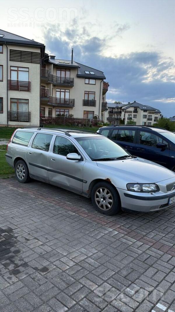 Grey Volvo V70 2001 in Riga, with an engine capacity of 2.40 L and mileage of 370 thousand km for 450 €, photo 2 on AUTOMOTO.COM.LV