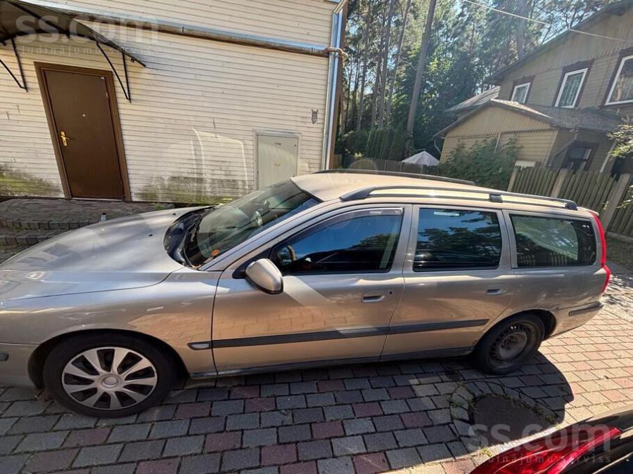 Pelēks Volvo V70 2001 Jūrmala, ar dzinēja tilpumu 2.40 L un nobraukumu 337 tūkst. km par 550 €, foto 3 vietnē AUTOMOTO.COM.LV