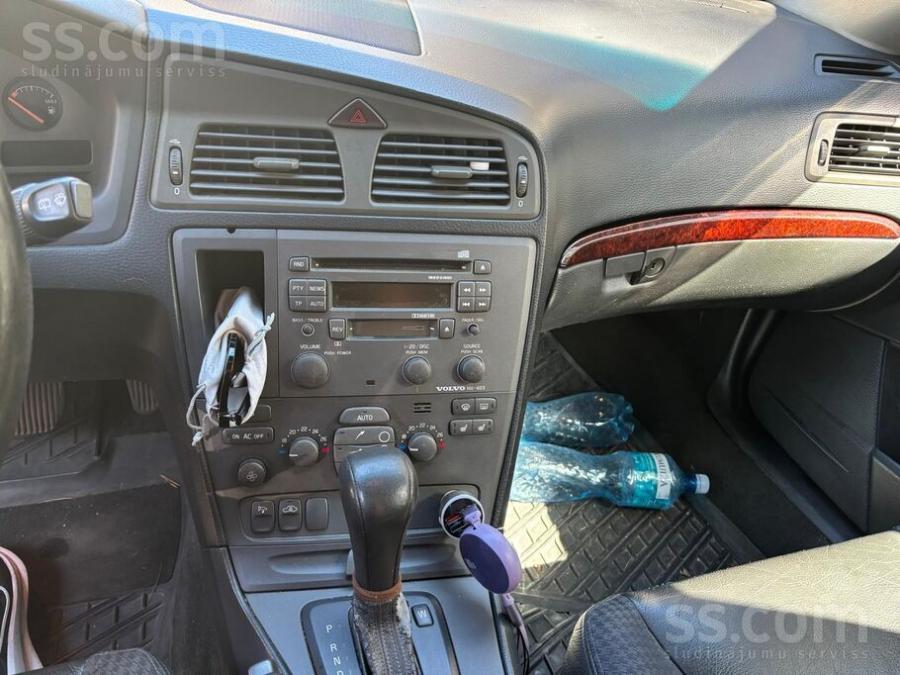 Pelēks Volvo V70 2001 Jūrmala, ar dzinēja tilpumu 2.40 L un nobraukumu 337 tūkst. km par 550 €, foto 10 vietnē AUTOMOTO.COM.LV