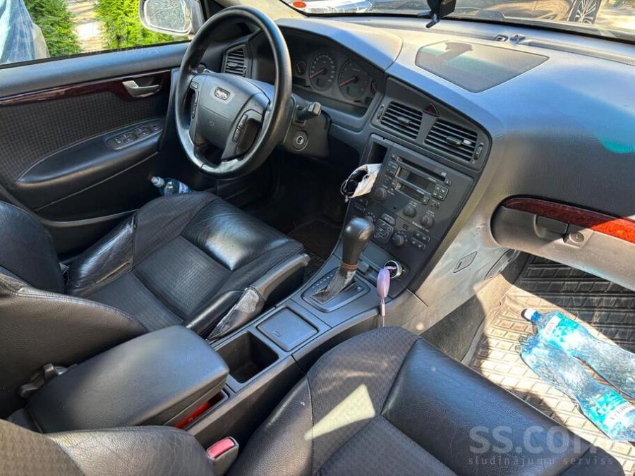 Pelēks Volvo V70 2001 Jūrmala, ar dzinēja tilpumu 2.40 L un nobraukumu 337 tūkst. km par 550 €, foto 13 vietnē AUTOMOTO.COM.LV