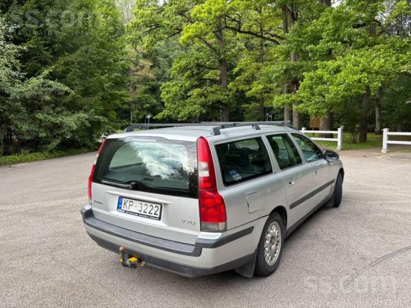 Grey Volvo V70 2001 in Aizkraukle, with an engine capacity of 2.50 L and mileage of 356 thousand km for 1450 €, photo 4 on AUTOMOTO.COM.LV