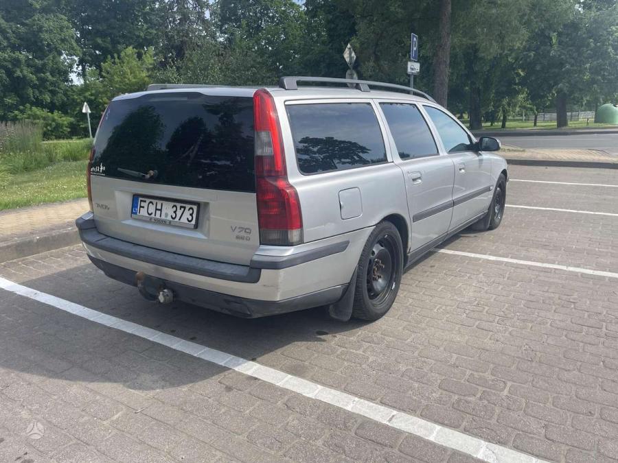 Серый Вольво В70 2001 в Вильнюс, объемом двигателя 2.46 л и пробегом 463 тыс. км за 990 €, фото 4 на AUTOMOTO.COM.LV