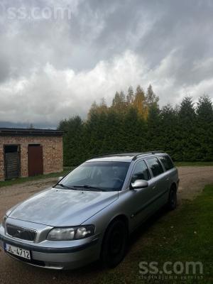 Pelēks Volvo V70 2001 Ludza, ar dzinēja tilpumu 2.40 L un nobraukumu 453 tūkst. km par 550 €, foto  vietnē AUTOMOTO.COM.LV