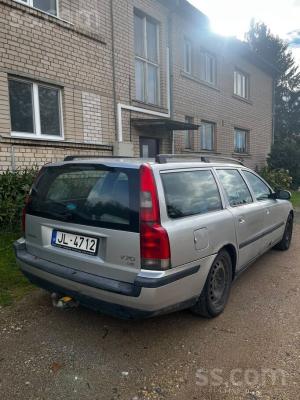 Pelēks Volvo V70 2001 Ludza, ar dzinēja tilpumu 2.40 L un nobraukumu 453 tūkst. km par 550 €, foto 3 vietnē AUTOMOTO.COM.LV