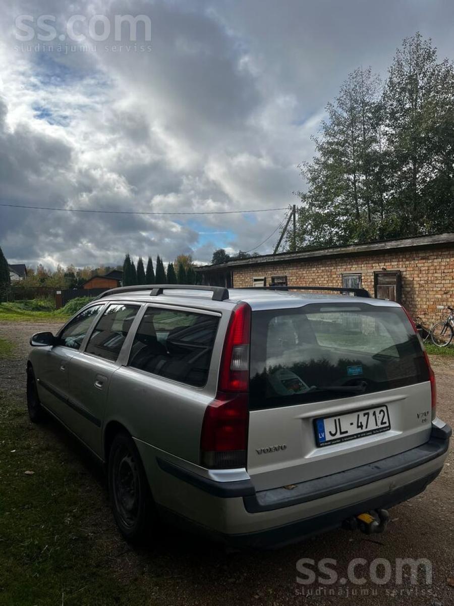 Pelēks Volvo V70 2001 Ludza, ar dzinēja tilpumu 2.40 L un nobraukumu 453 tūkst. km par 550 €, foto 4 vietnē AUTOMOTO.COM.LV