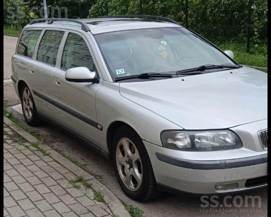 Grey Volvo V70 2002 in Riga, with an engine capacity of 2.40 L and mileage of 0 thousand km for 650 €, photo 1 on AUTOMOTO.COM.LV