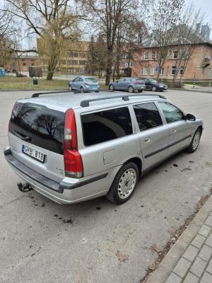 Серый Вольво В70 2002 в Каунас, объемом двигателя 2.40 л и пробегом 401 тыс. км за 1200 €, фото 2 на AUTOMOTO.COM.LV