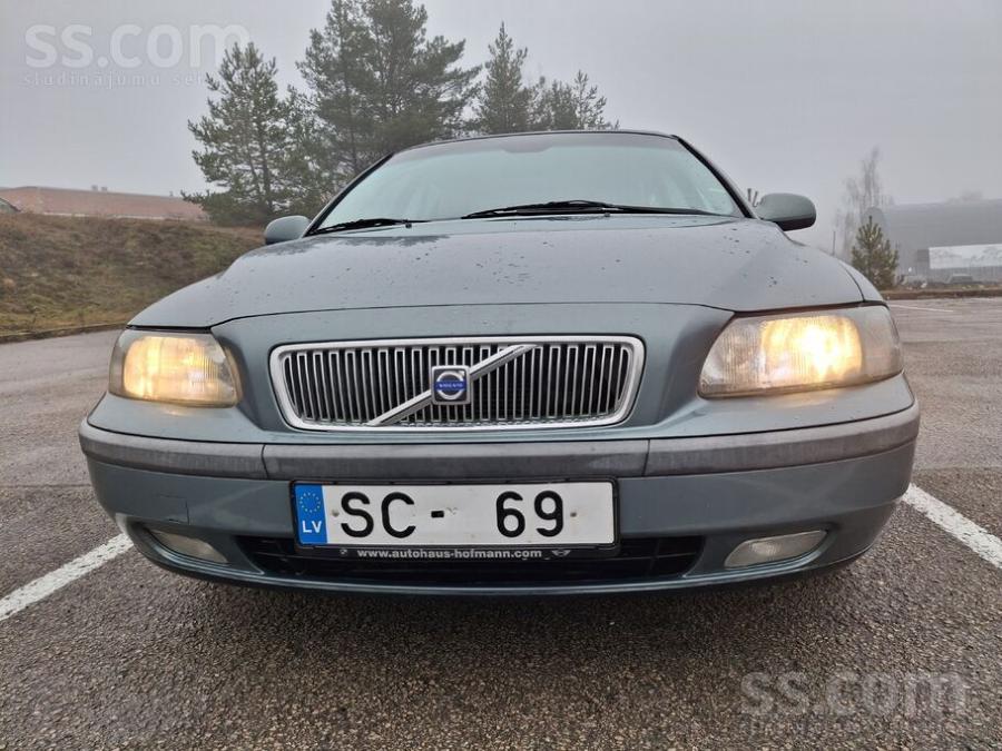 Pelēks Volvo V70 2002 Madona, ar dzinēja tilpumu 2.40 L un nobraukumu 0 tūkst. km par 1700 €, foto 2 vietnē AUTOMOTO.COM.LV