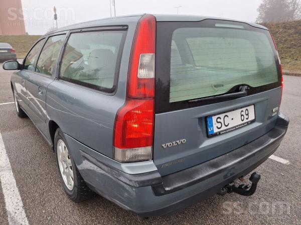 Pelēks Volvo V70 2002 Madona, ar dzinēja tilpumu 2.40 L un nobraukumu 0 tūkst. km par 1700 €, foto 4 vietnē AUTOMOTO.COM.LV