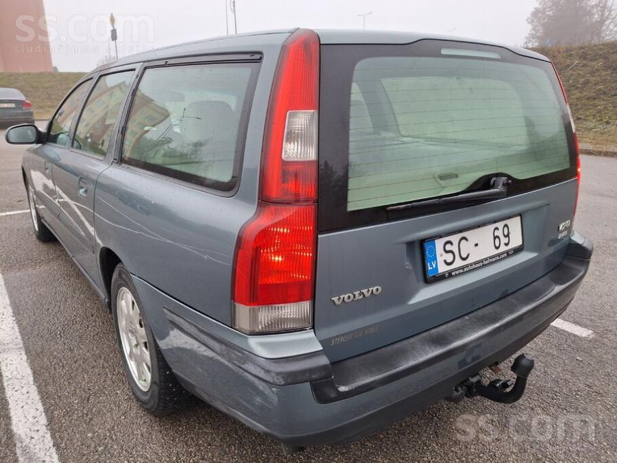 Pelēks Volvo V70 2002 Madona, ar dzinēja tilpumu 2.40 L un nobraukumu 0 tūkst. km par 1700 €, foto 4 vietnē AUTOMOTO.COM.LV