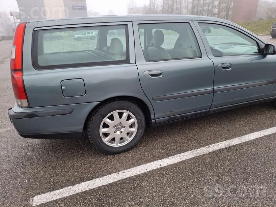 Pelēks Volvo V70 2002 Madona, ar dzinēja tilpumu 2.40 L un nobraukumu 0 tūkst. km par 1700 €, foto 6 vietnē AUTOMOTO.COM.LV