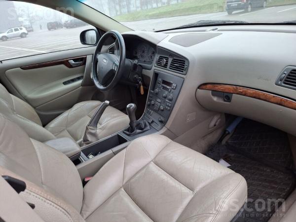 Pelēks Volvo V70 2002 Madona, ar dzinēja tilpumu 2.40 L un nobraukumu 0 tūkst. km par 1700 €, foto 8 vietnē AUTOMOTO.COM.LV