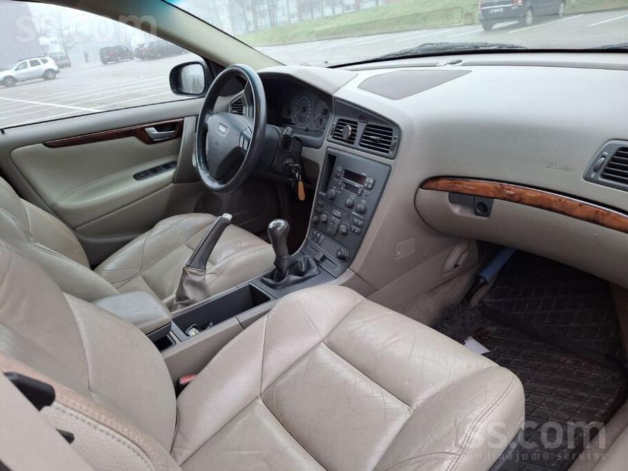 Pelēks Volvo V70 2002 Madona, ar dzinēja tilpumu 2.40 L un nobraukumu 0 tūkst. km par 1700 €, foto 8 vietnē AUTOMOTO.COM.LV