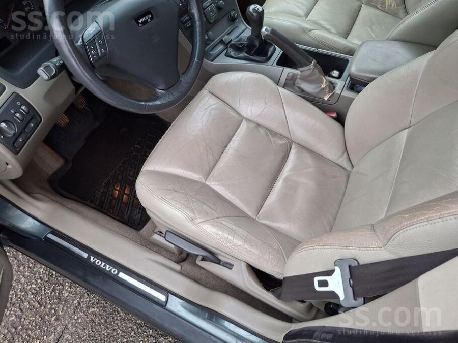 Pelēks Volvo V70 2002 Madona, ar dzinēja tilpumu 2.40 L un nobraukumu 0 tūkst. km par 1700 €, foto 16 vietnē AUTOMOTO.COM.LV