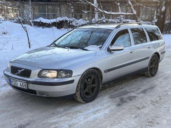 Pelēks Volvo V70 2002 Viļņa, ar dzinēja tilpumu 2.40 L un nobraukumu 358 tūkst. km par 750 €, foto 1 vietnē AUTOMOTO.COM.LV