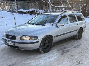 Pelēks Volvo V70 2002 Viļņa, ar dzinēja tilpumu 2.40 L un nobraukumu 358 tūkst. km par 750 €, foto  vietnē AUTOMOTO.COM.LV