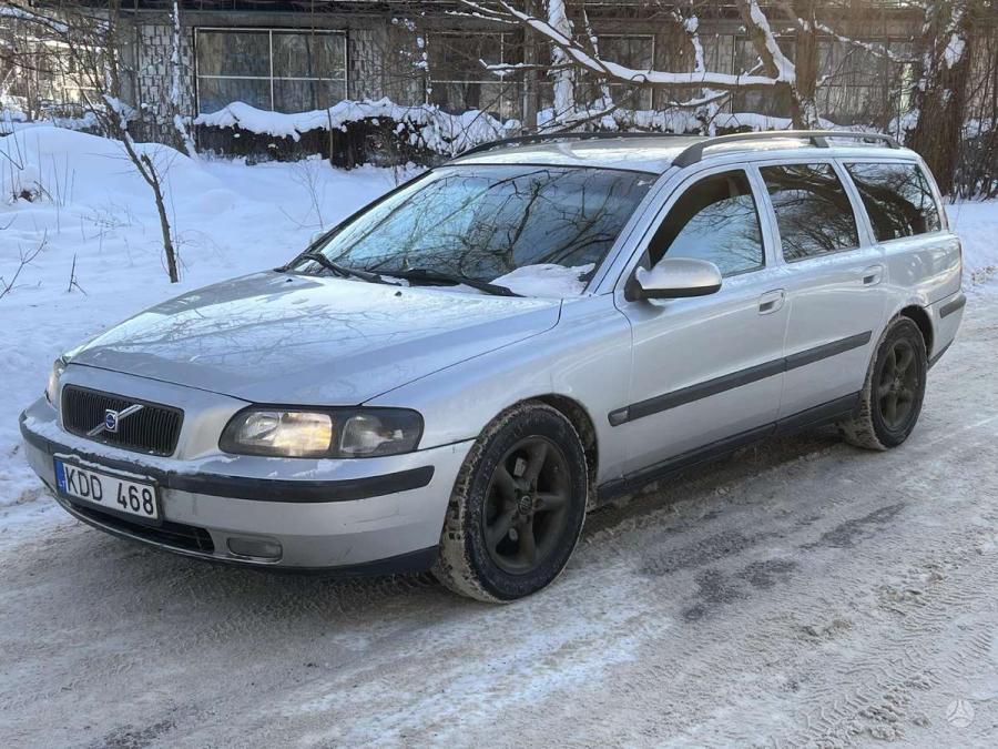 Pelēks Volvo V70 2002 Viļņa, ar dzinēja tilpumu 2.40 L un nobraukumu 358 tūkst. km par 750 €, foto 1 vietnē AUTOMOTO.COM.LV