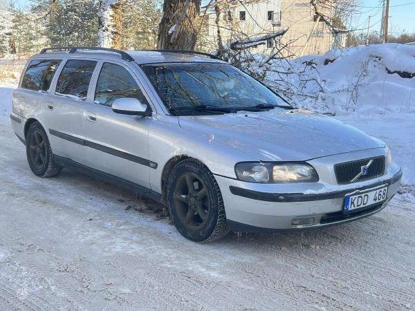 Pelēks Volvo V70 2002 Viļņa, ar dzinēja tilpumu 2.40 L un nobraukumu 358 tūkst. km par 750 €, foto 2 vietnē AUTOMOTO.COM.LV