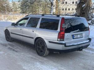 Pelēks Volvo V70 2002 Viļņa, ar dzinēja tilpumu 2.40 L un nobraukumu 358 tūkst. km par 750 €, foto 4 vietnē AUTOMOTO.COM.LV