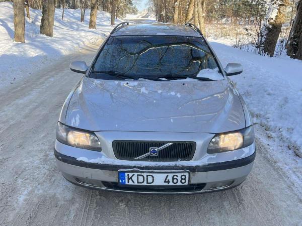 Pelēks Volvo V70 2002 Viļņa, ar dzinēja tilpumu 2.40 L un nobraukumu 358 tūkst. km par 750 €, foto 5 vietnē AUTOMOTO.COM.LV