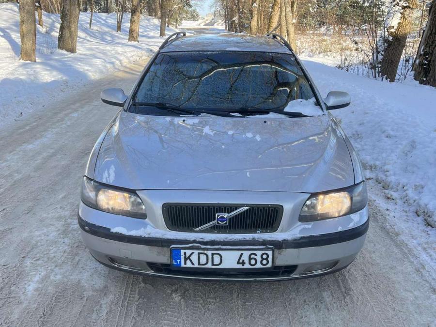 Pelēks Volvo V70 2002 Viļņa, ar dzinēja tilpumu 2.40 L un nobraukumu 358 tūkst. km par 750 €, foto 5 vietnē AUTOMOTO.COM.LV