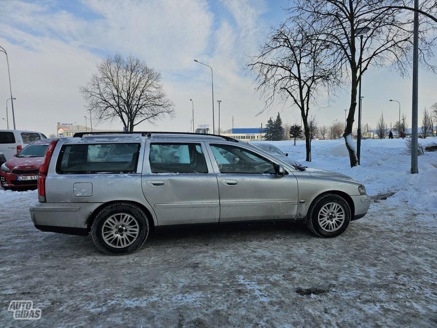 Grey Volvo V70 2002 in Klaipeda, with an engine capacity of 2.40 L and mileage of 303 thousand km for 990 €, photo 4 on AUTOMOTO.COM.LV