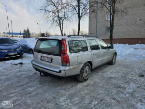Grey Volvo V70 2002 in Klaipeda, with an engine capacity of 2.40 L and mileage of 303 thousand km for 990 €, photo 5 on AUTOMOTO.COM.LV