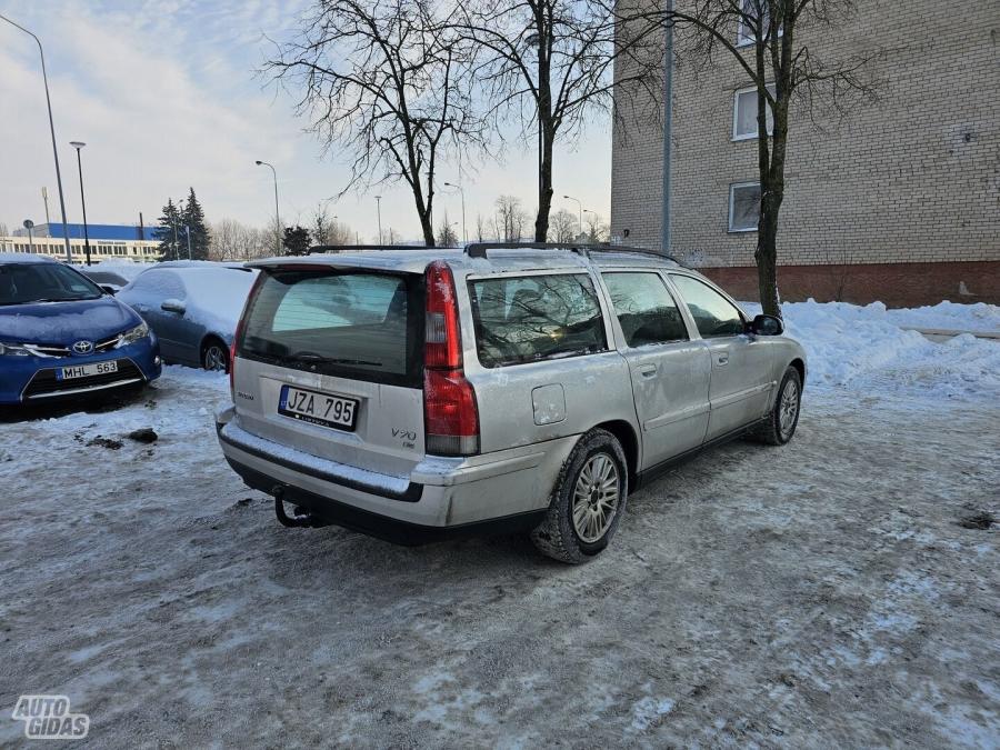Grey Volvo V70 2002 in Klaipeda, with an engine capacity of 2.40 L and mileage of 303 thousand km for 990 €, photo 5 on AUTOMOTO.COM.LV