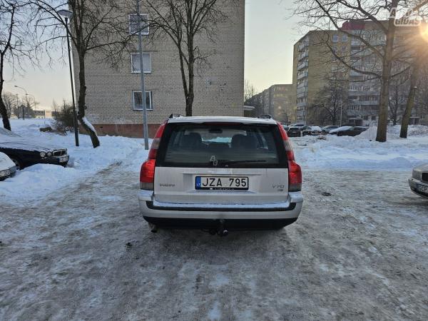 Grey Volvo V70 2002 in Klaipeda, with an engine capacity of 2.40 L and mileage of 303 thousand km for 990 €, photo 6 on AUTOMOTO.COM.LV