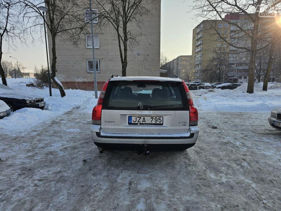 Grey Volvo V70 2002 in Klaipeda, with an engine capacity of 2.40 L and mileage of 303 thousand km for 990 €, photo 6 on AUTOMOTO.COM.LV