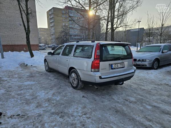 Grey Volvo V70 2002 in Klaipeda, with an engine capacity of 2.40 L and mileage of 303 thousand km for 990 €, photo 7 on AUTOMOTO.COM.LV