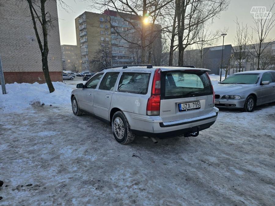 Grey Volvo V70 2002 in Klaipeda, with an engine capacity of 2.40 L and mileage of 303 thousand km for 990 €, photo 7 on AUTOMOTO.COM.LV