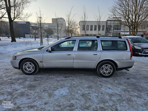 Grey Volvo V70 2002 in Klaipeda, with an engine capacity of 2.40 L and mileage of 303 thousand km for 990 €, photo 8 on AUTOMOTO.COM.LV