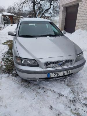 Grey Volvo V70 2002 in Kaunas, with an engine capacity of 2.40 L and mileage of 339 thousand km for 950 €, photo  on AUTOMOTO.COM.LV