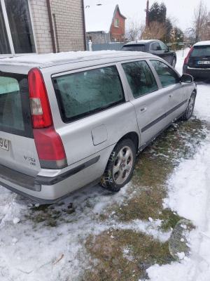 Grey Volvo V70 2002 in Kaunas, with an engine capacity of 2.40 L and mileage of 339 thousand km for 950 €, photo 3 on AUTOMOTO.COM.LV