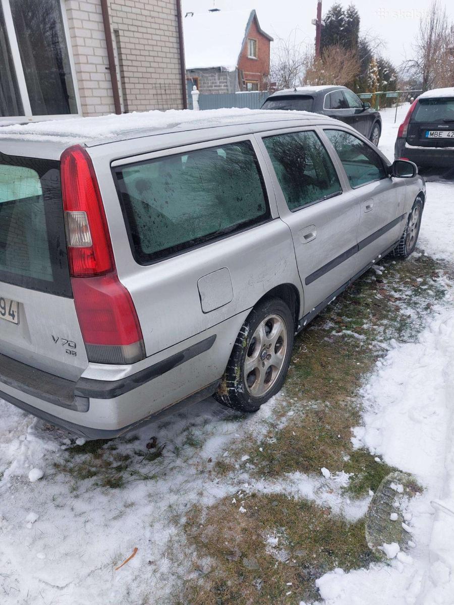 Grey Volvo V70 2002 in Kaunas, with an engine capacity of 2.40 L and mileage of 339 thousand km for 950 €, photo 3 on AUTOMOTO.COM.LV