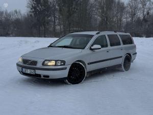 Grey Volvo V70 2002 in Kaunas, with an engine capacity of 2.40 L and mileage of 399 thousand km for 1650 €, photo  on AUTOMOTO.COM.LV