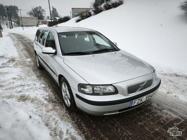 Grey Volvo V70 2002 in Alytus, with an engine capacity of 2.40 L and mileage of 339 thousand km for 1350 €, photo 2 on AUTOMOTO.COM.LV