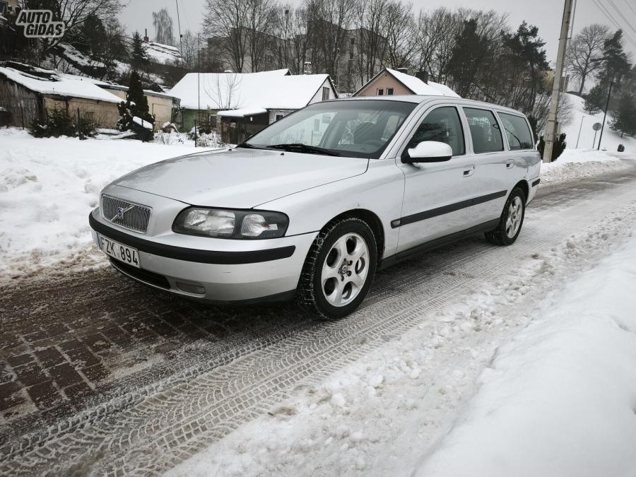 Pelēks Volvo V70 2002 Alīta, ar dzinēja tilpumu 2.40 L un nobraukumu 339 tūkst. km par 1350 €, foto 4 vietnē AUTOMOTO.COM.LV