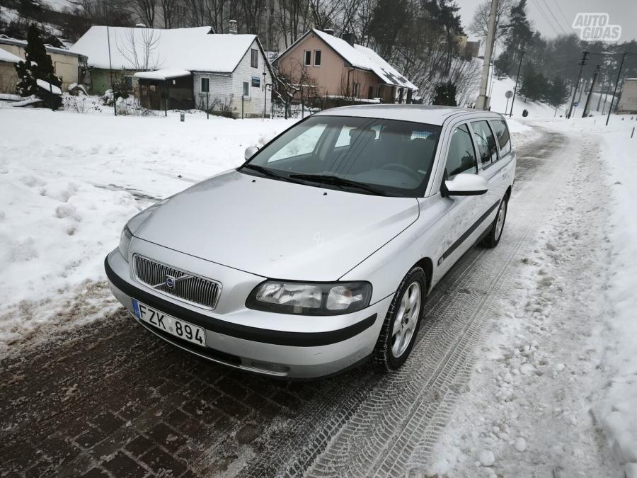 Pelēks Volvo V70 2002 Alīta, ar dzinēja tilpumu 2.40 L un nobraukumu 339 tūkst. km par 1350 €, foto 5 vietnē AUTOMOTO.COM.LV