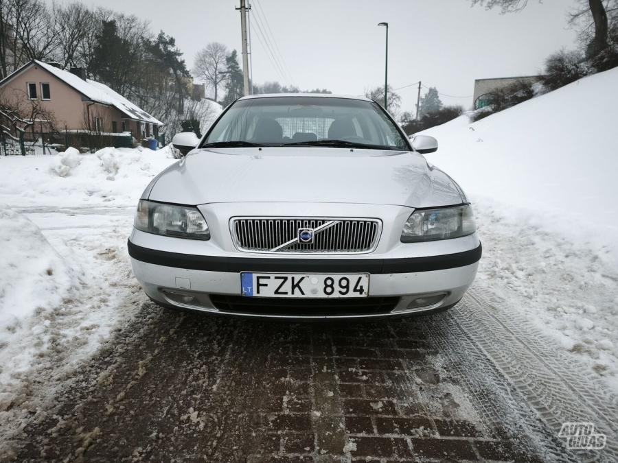 Pelēks Volvo V70 2002 Alīta, ar dzinēja tilpumu 2.40 L un nobraukumu 339 tūkst. km par 1350 €, foto 7 vietnē AUTOMOTO.COM.LV