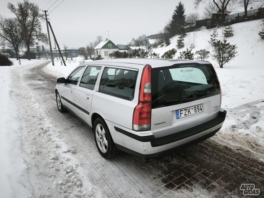 Pelēks Volvo V70 2002 Alīta, ar dzinēja tilpumu 2.40 L un nobraukumu 339 tūkst. km par 1350 €, foto 8 vietnē AUTOMOTO.COM.LV
